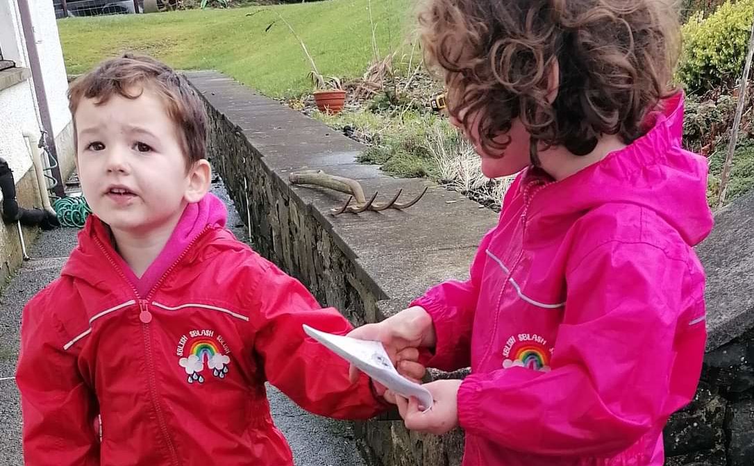 Pwy fuodd yn canu calennig? – Caron360