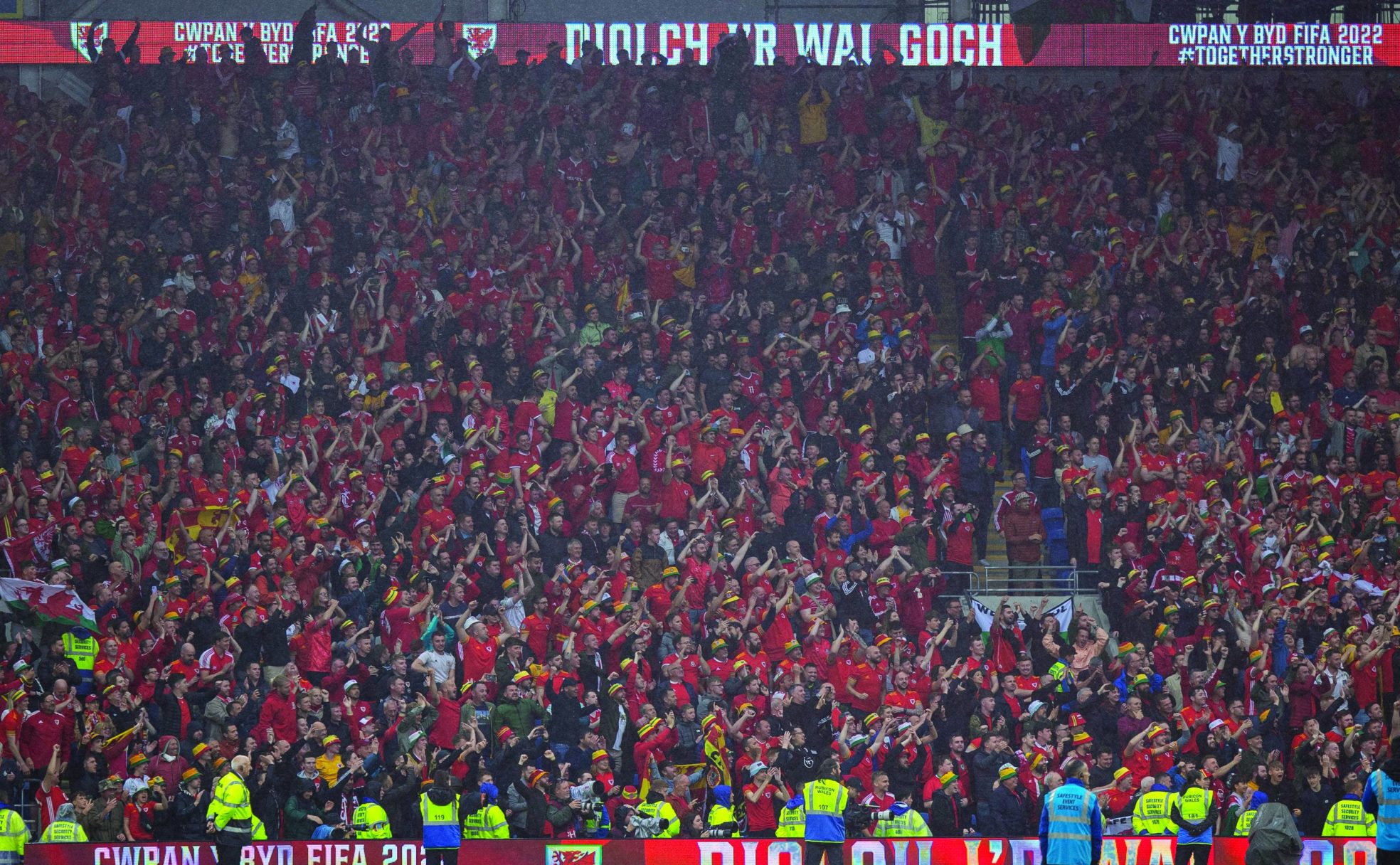 Gŵyl Wal Goch yn cynnig blas o Gwpan y Byd yn Wrecsam – Golwg360