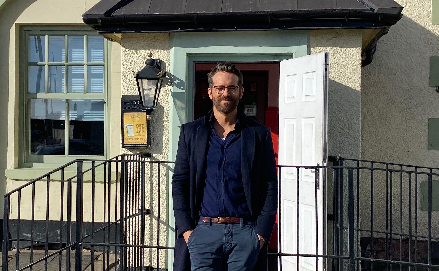 Ryan Reynolds am ddangos rhaglenni S4C yn America – Golwg360