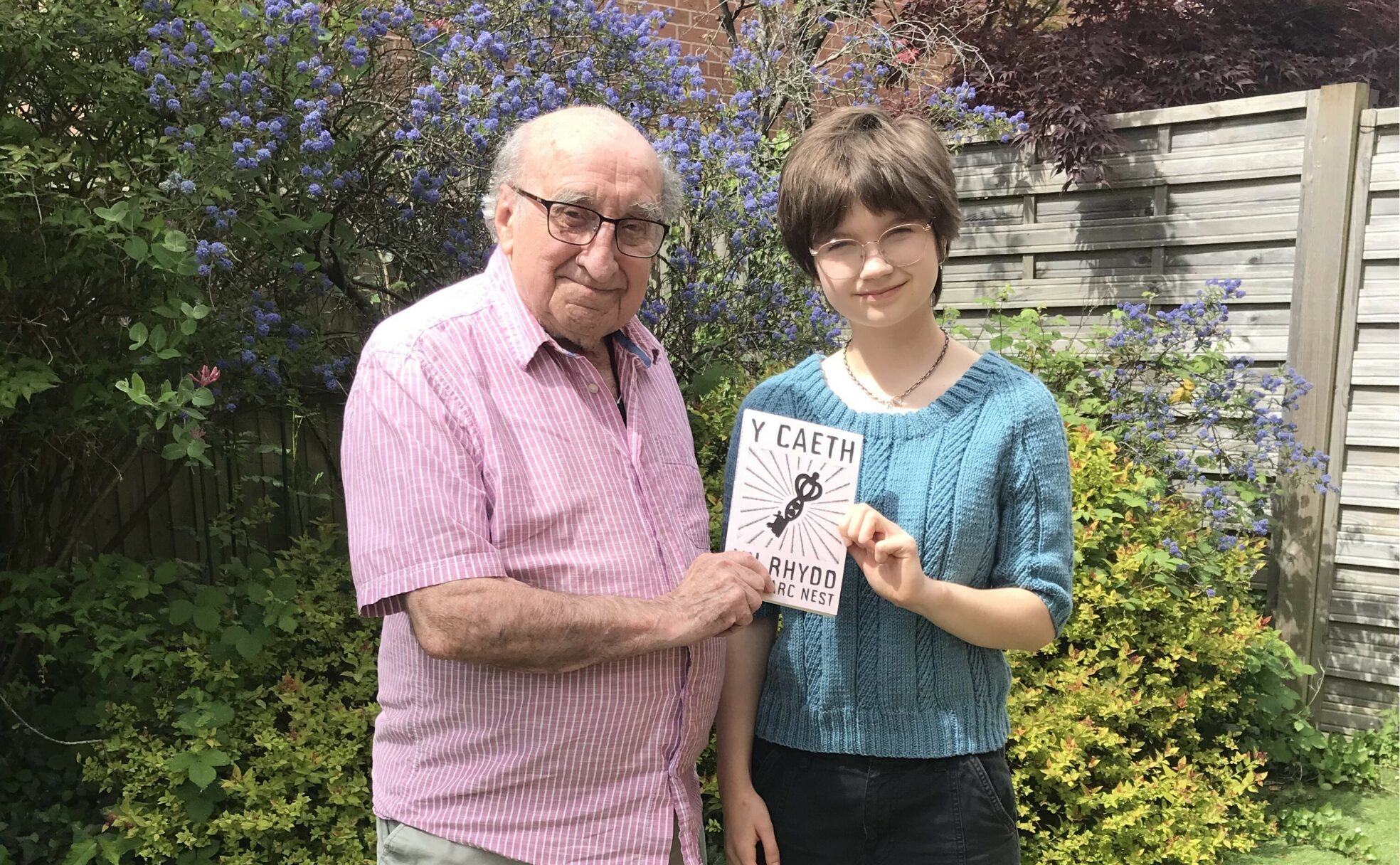 Yn dal i gynhyrfu – casgliad diweddaraf T James Jones – Golwg360