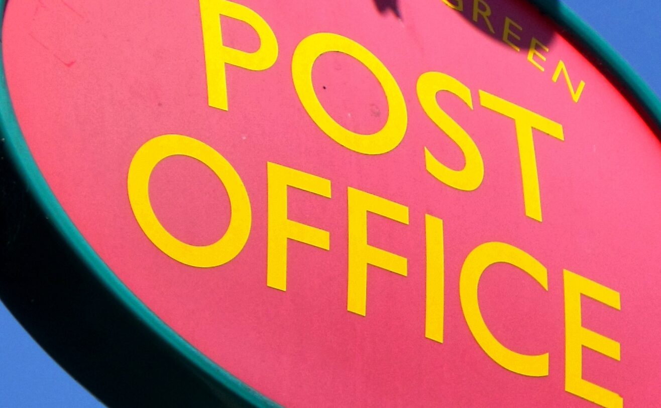 Arweinydd ymgyrch sgandal Swyddfa’r Post yn dod i gytundeb â ...