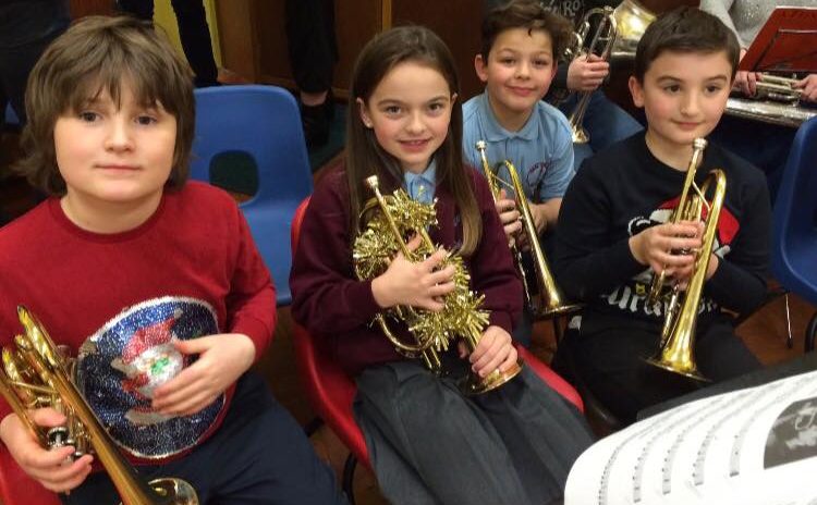 “Mae Band Llanrug yr hynaf yn yr ardal a ‘da ni isio gweld y band ...
